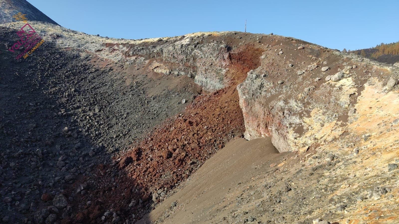 INVOLCAN notifica el derrumbe de parte de las paredes del volcán