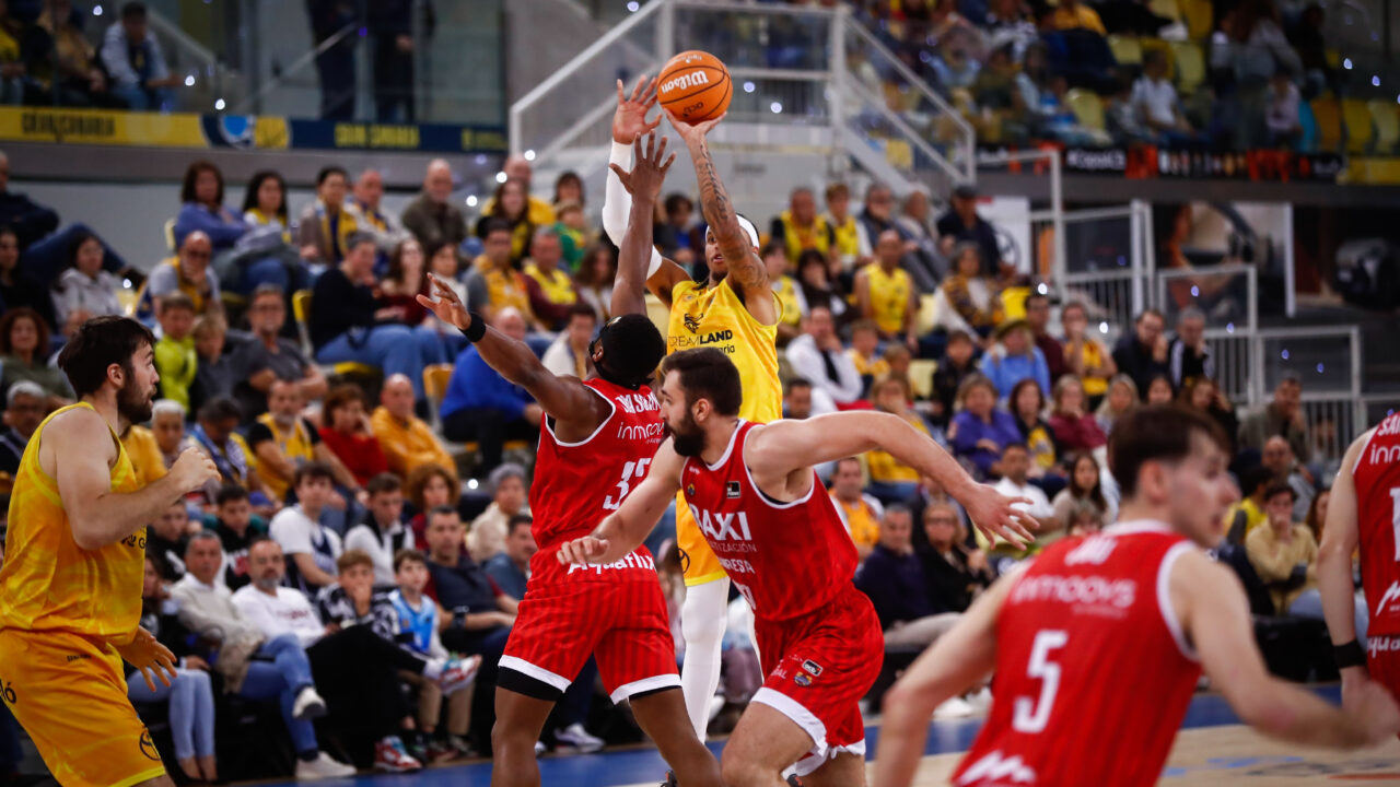 El Gran Canaria rompe su mala racha y gana en casa al Manresa